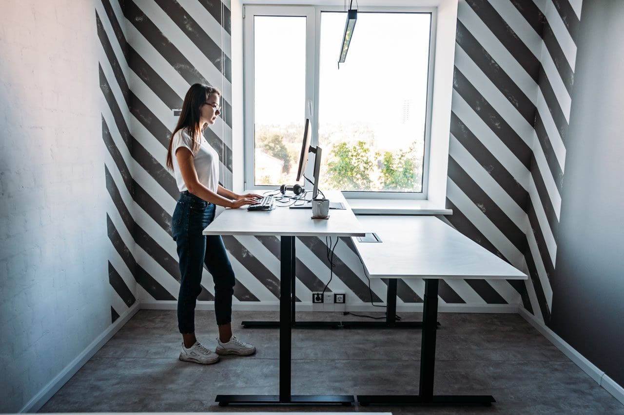 Using an Ergonomic Desk Setup for Back Pain Relief - Chiropractic ...