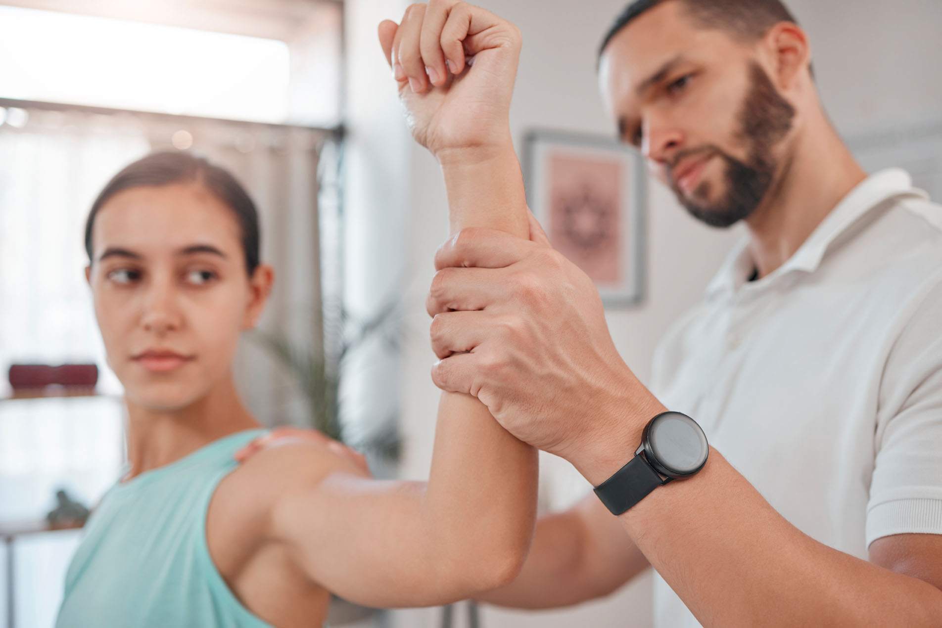 Wrist Sprain: Causes, Symptoms, and Recovery Process Explained ...